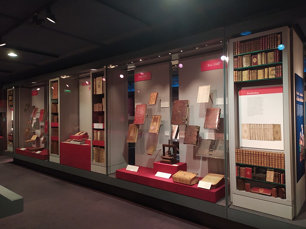 Famous Dublin Libraries: The Long Room in Trinity | Visit Trinity